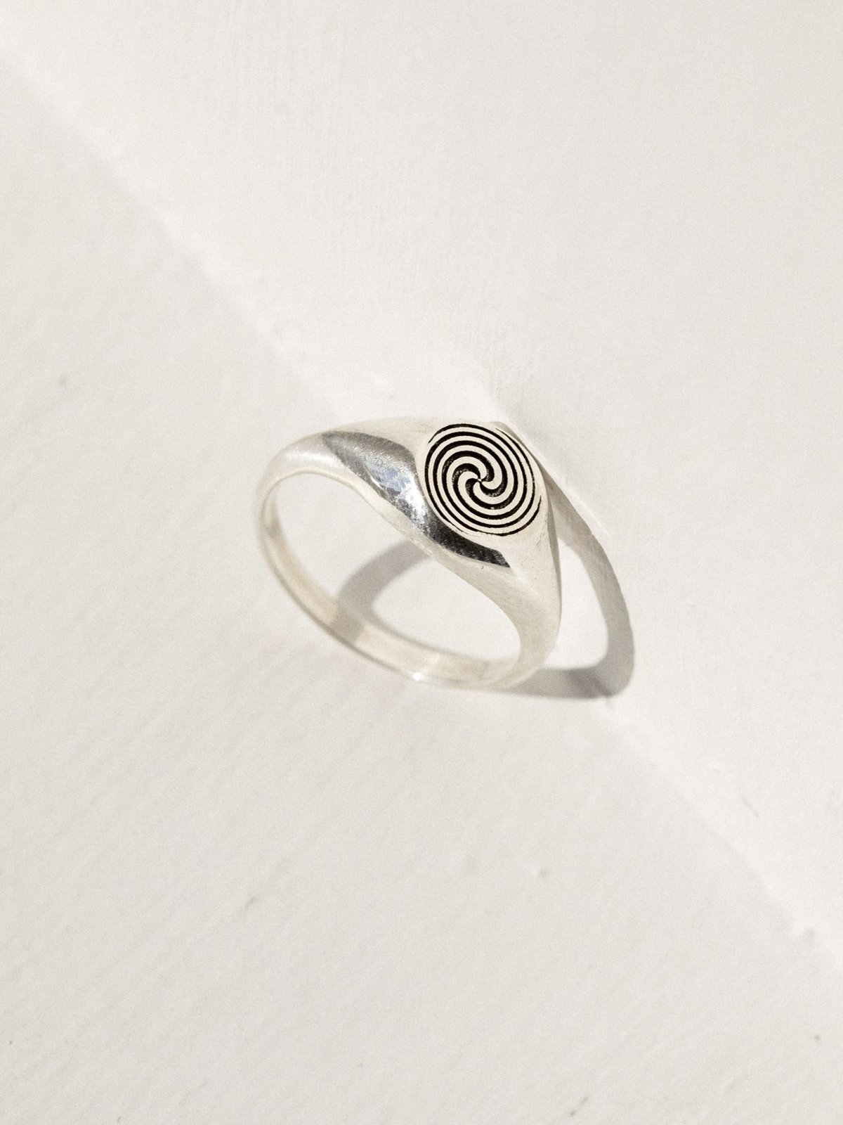 Gilbert Hypnosis Ring - Silver | Garmentory